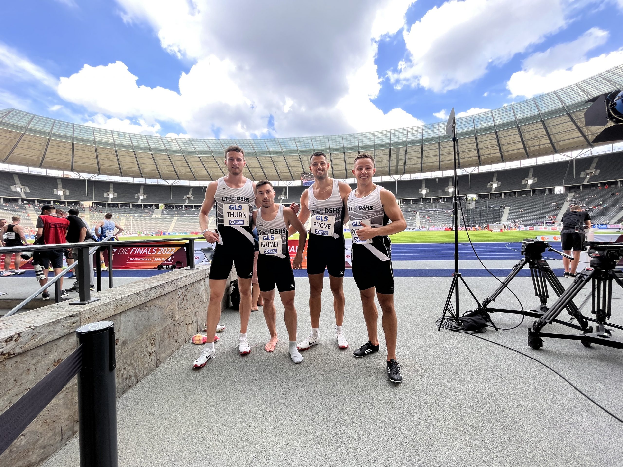 Clara begeistert - Staffeln stark - LEICHTATHLETIK-TEAM DSHS KÖLN